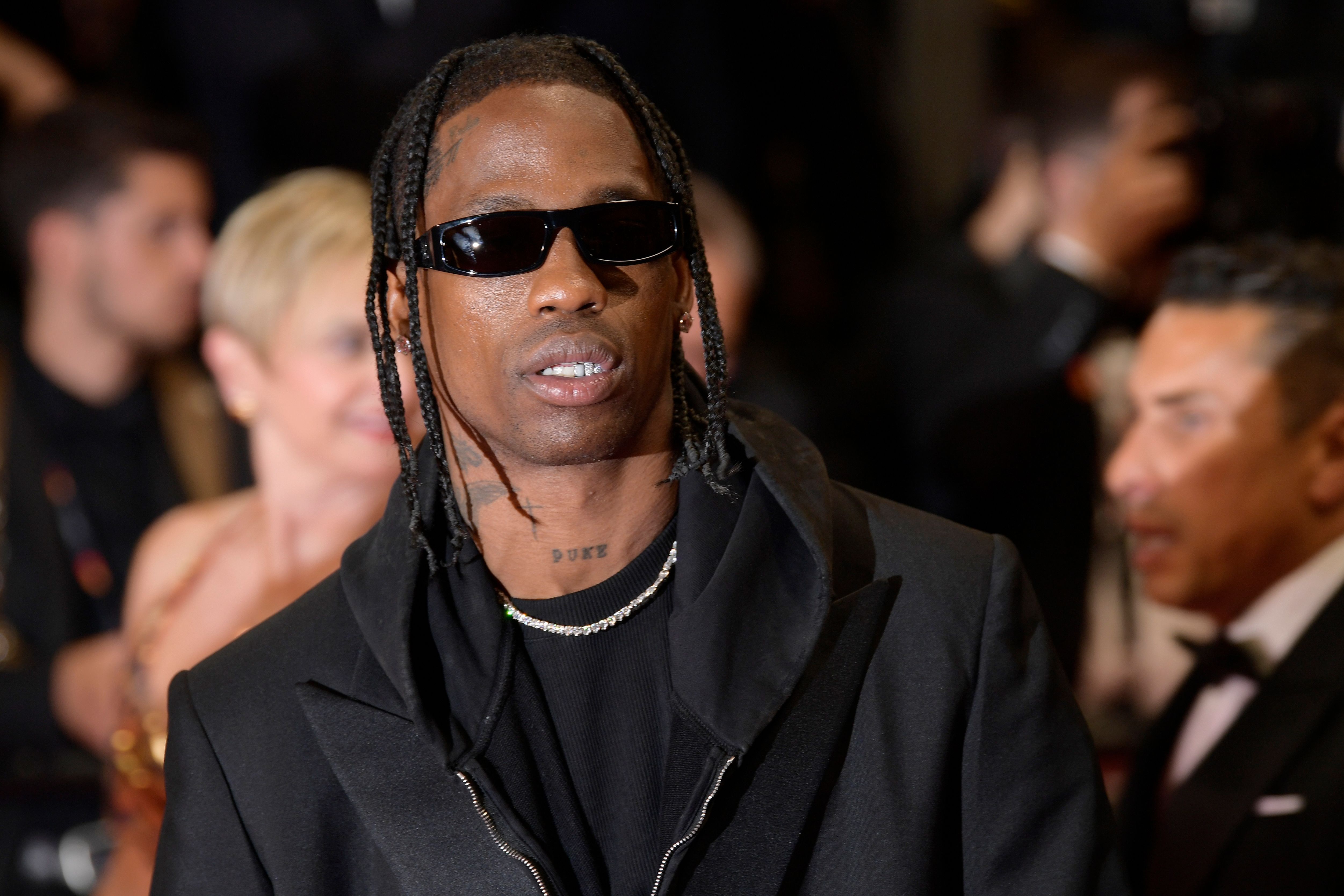 Chi è Travis Scott, l'artista che si è esibito con la maglia della ...