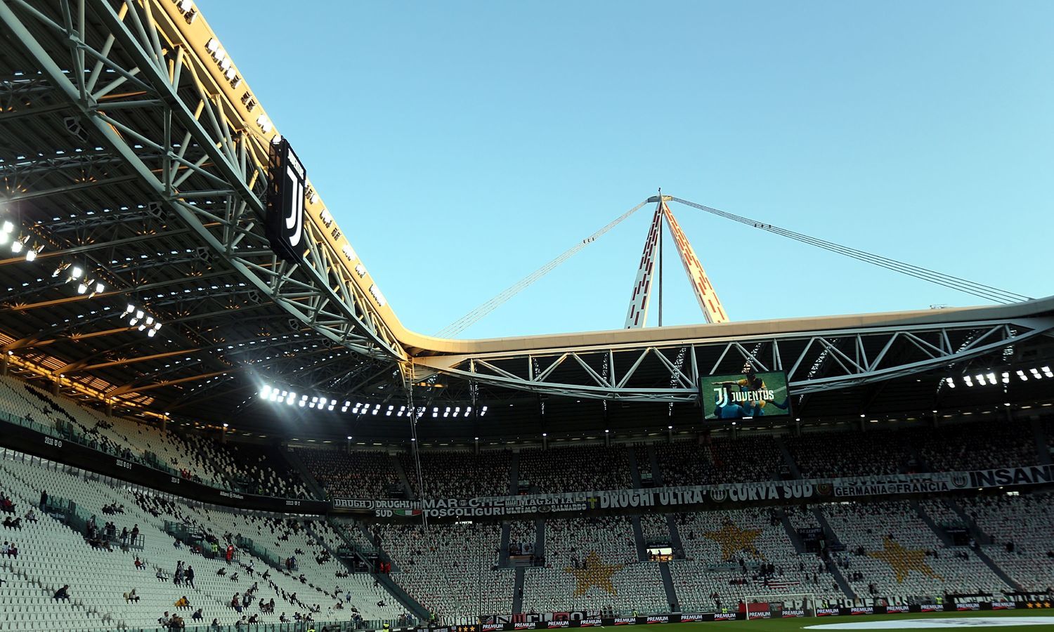Com'è fatto l'Allianz Stadium di Torino? Quanti posti ha? In che zona ...